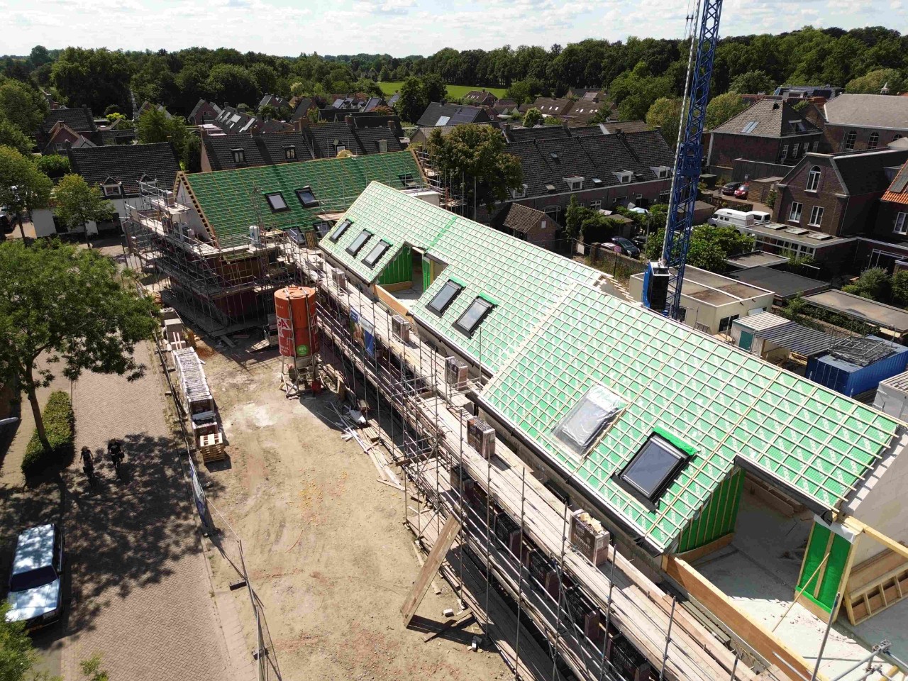Realisatie historisch getint woongebouw met Unidek Scharnierkappen ...