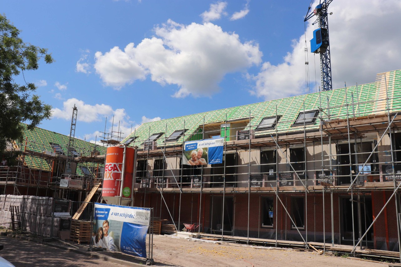 Realisatie historisch getint woongebouw met Unidek Scharnierkappen ...