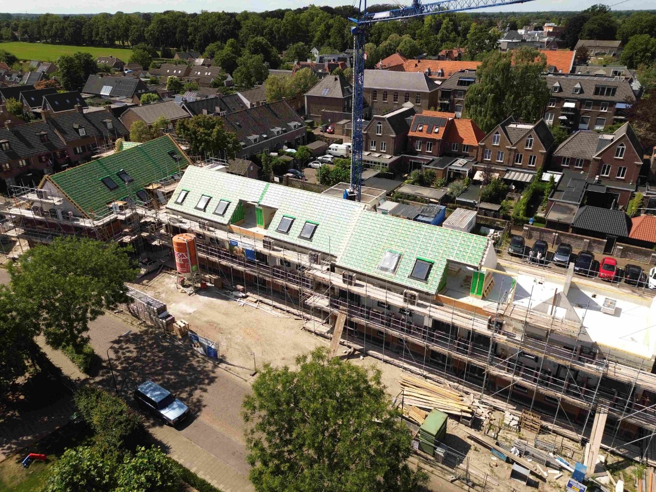 Realisatie historisch getint woongebouw met Unidek Scharnierkappen ...