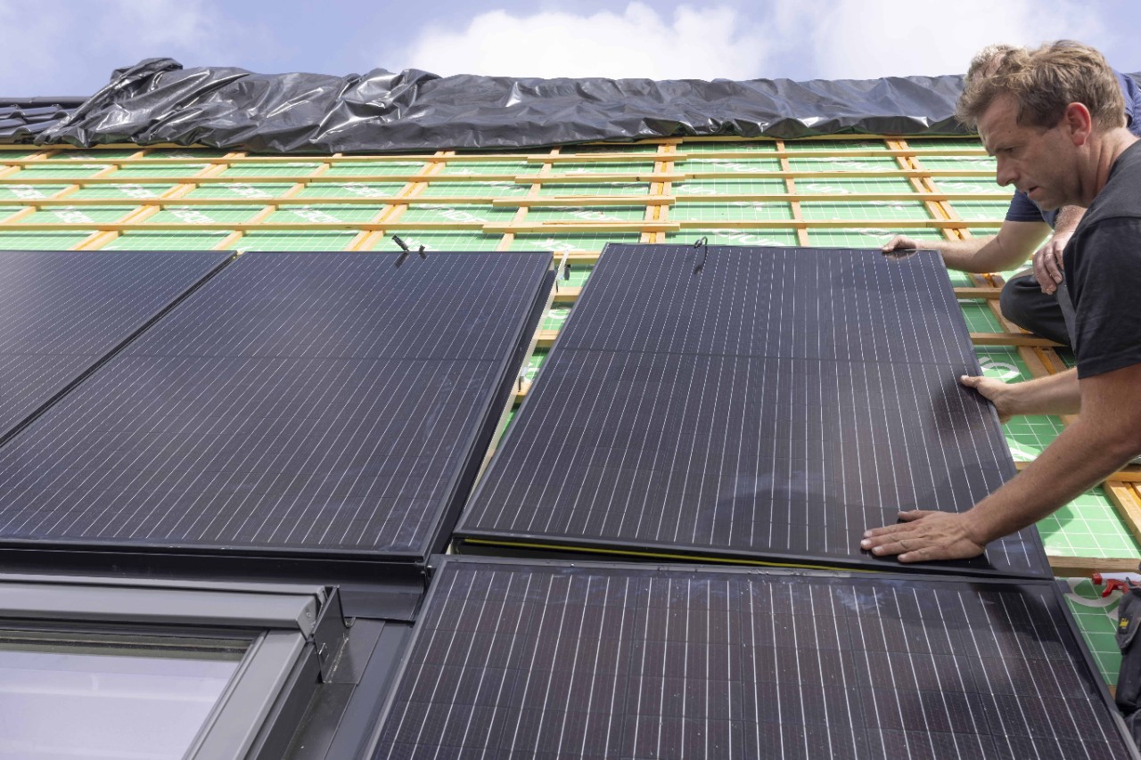 Unidek Aero Deluxe met indak zonnepanelen | Kingspan NL