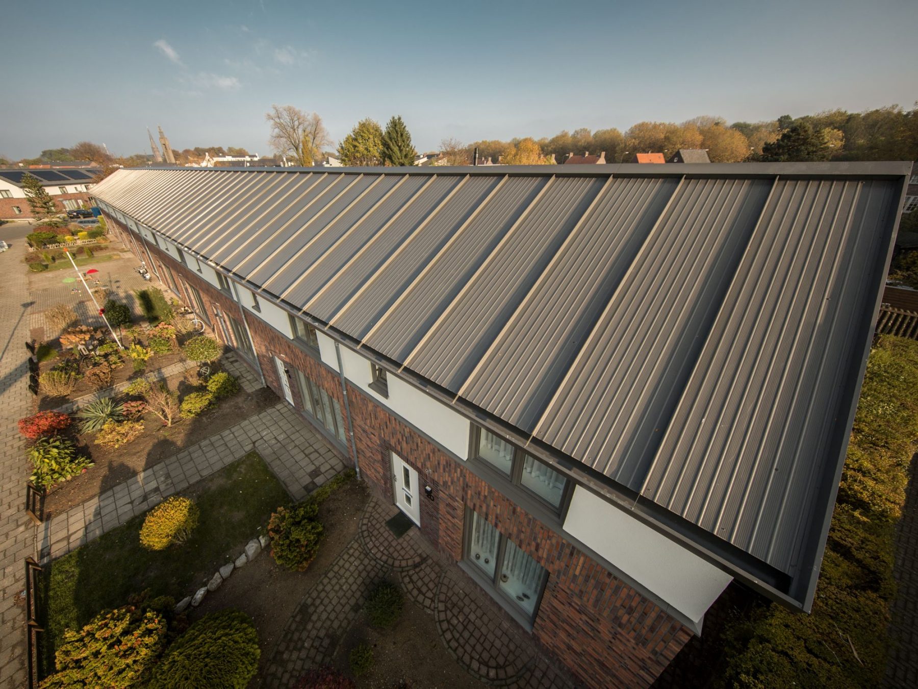 Hellend dak isoleren met dakpanelen | Kingspan NL-BE