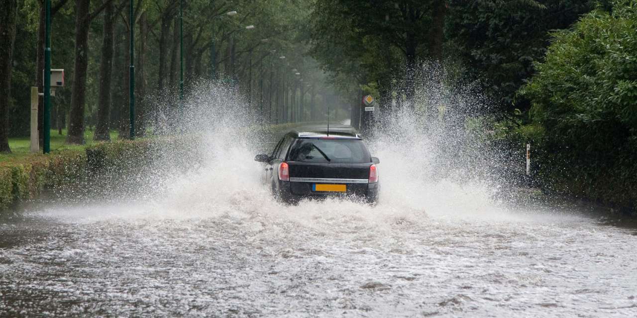 Managing Floodwater with Sustainable Drainage Systems (SuDS) | Kingspan IE